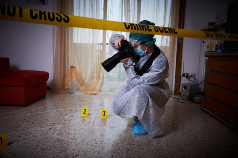 ¿QUÉ SE ESTUDIA EN LA CARRERA DE MÉDICO FORENSE?